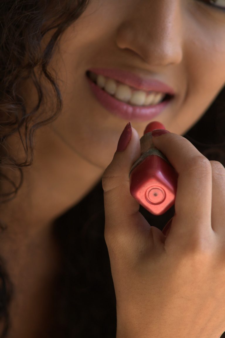 7 Types Of Lipstick & Tips On How To Apply - Join Avon